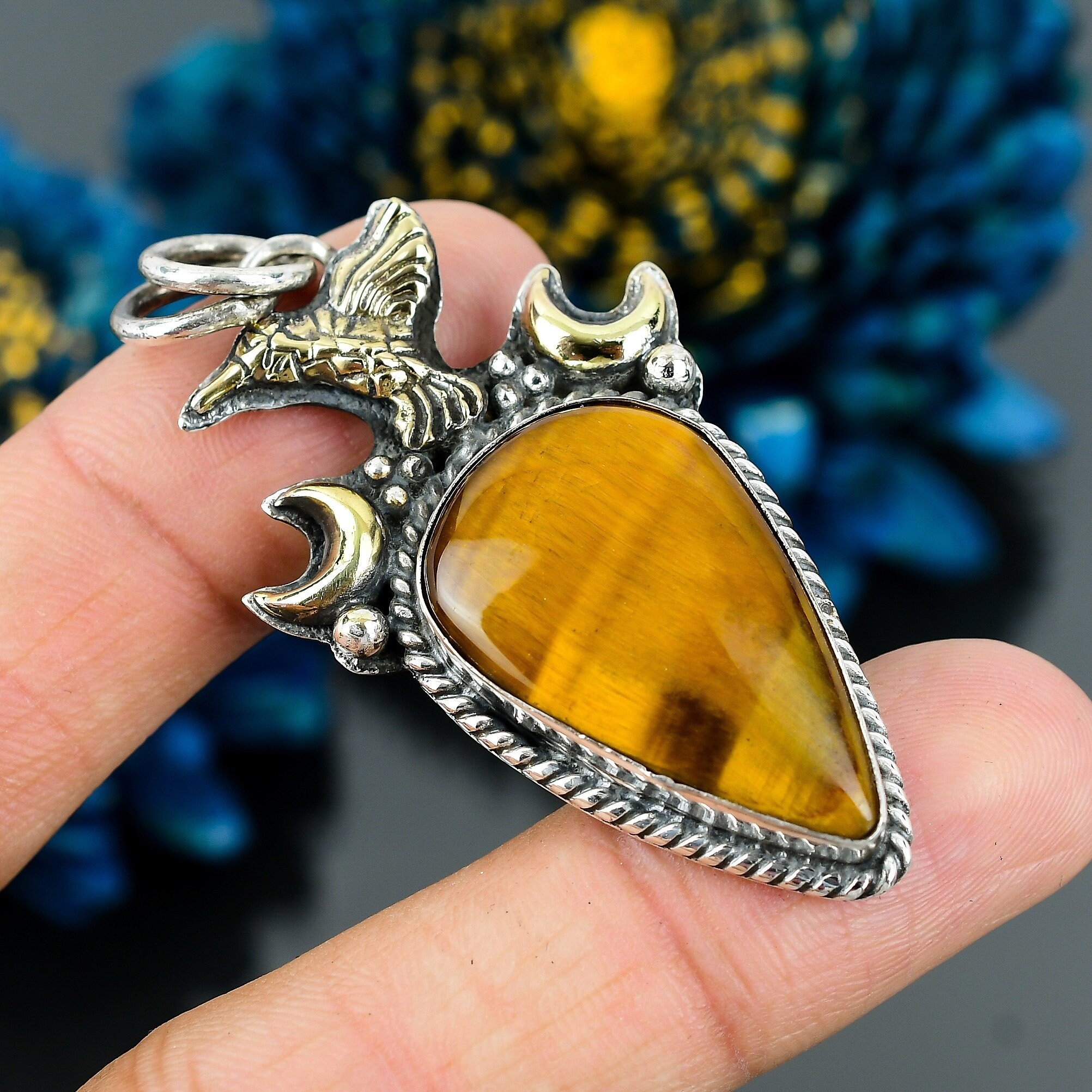 White gold tiger eye pendant store
