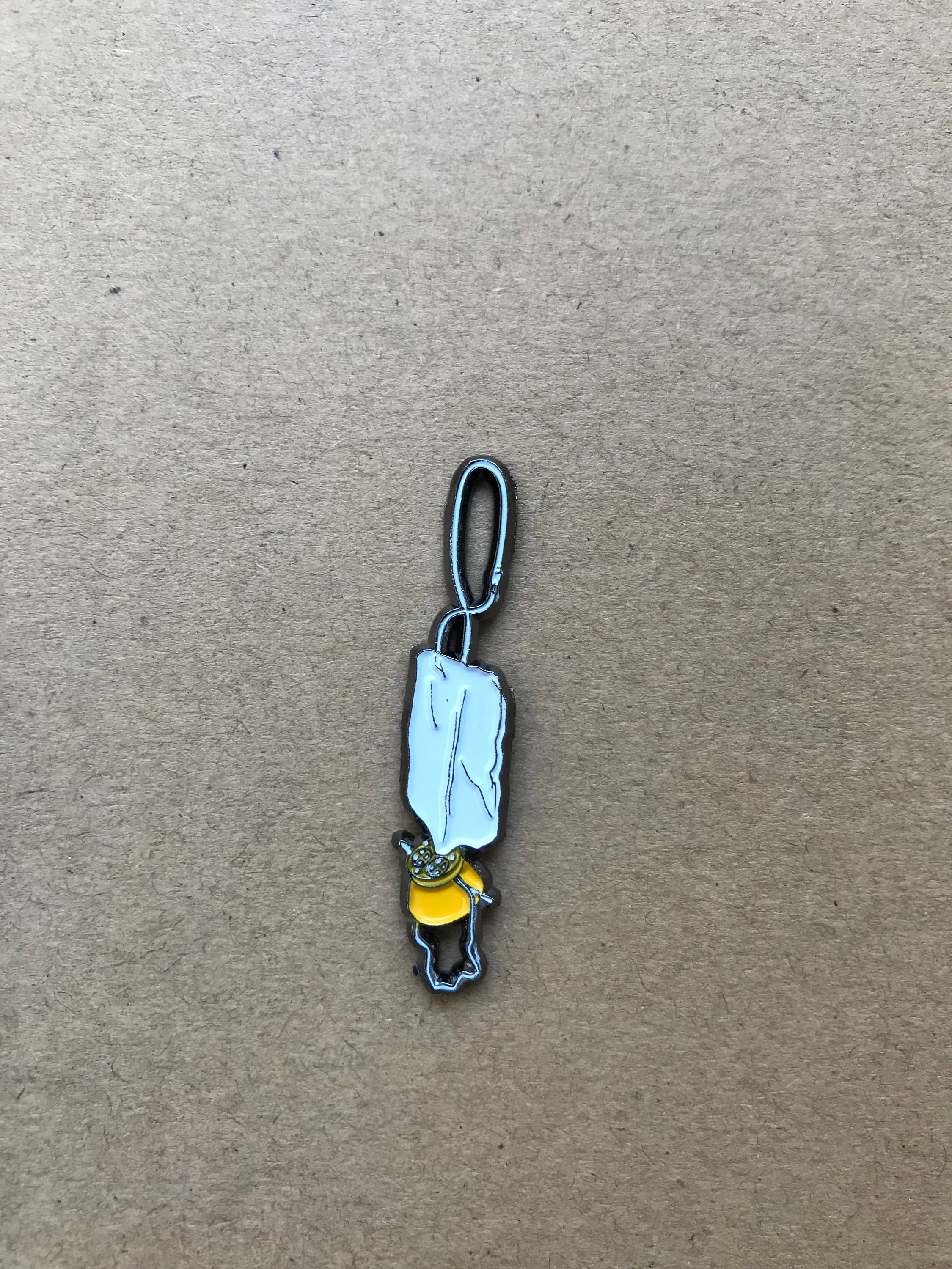 Oxygen Mask Enamel Pin - Etsy