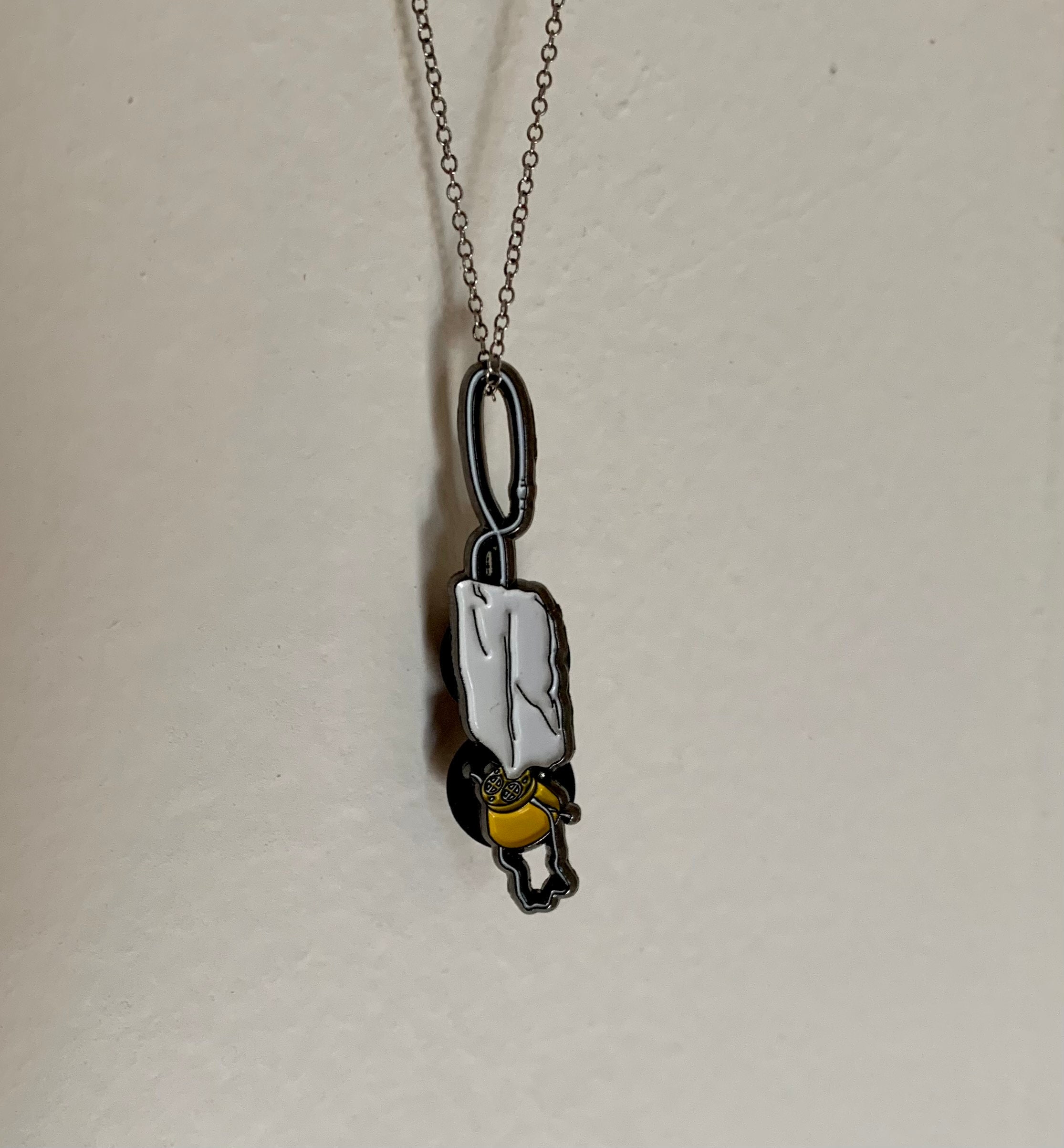 Oxygen Mask Enamel Pin - Etsy