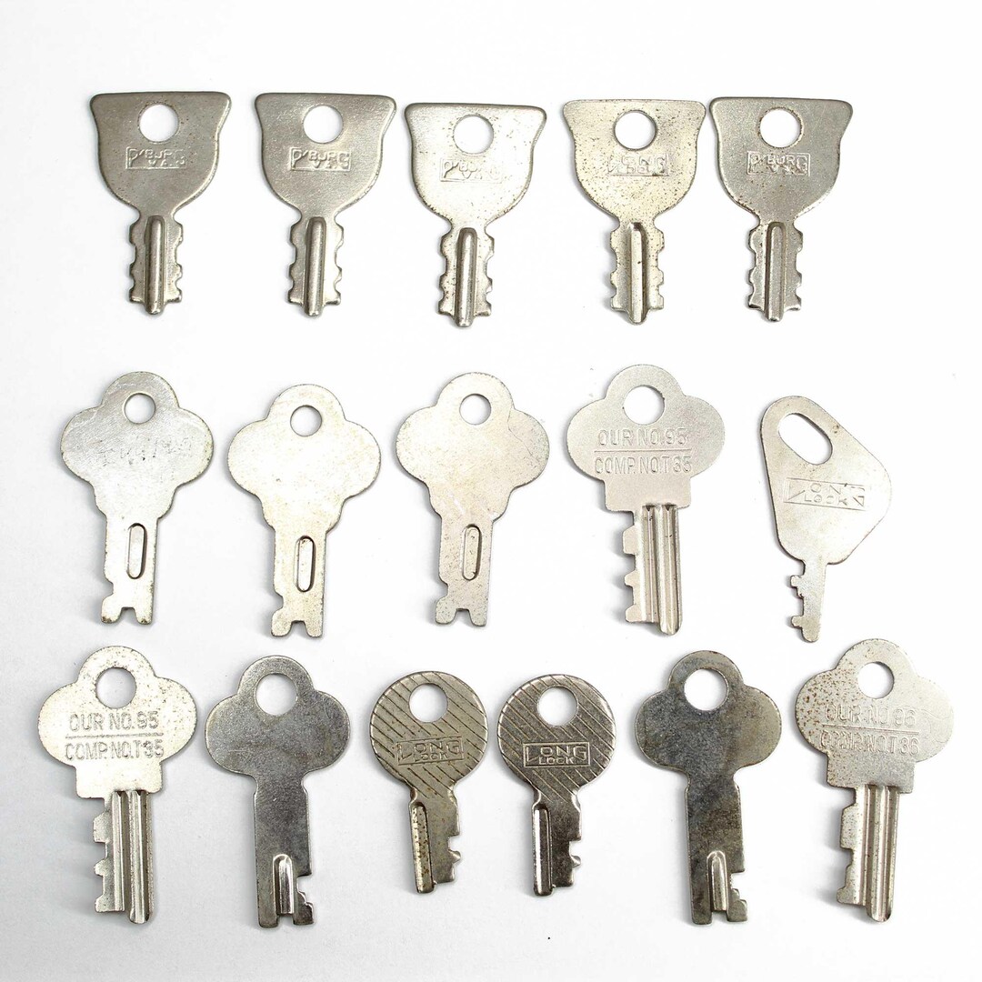 Long Lock Keys, Lot of 16 Trunk Steamer Luggage Keys - Etsy