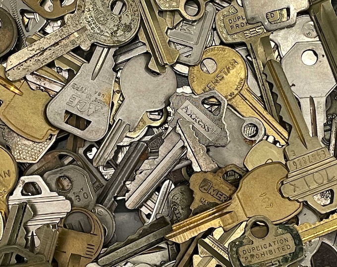 A Bunch of Vintage Keys, Variety of Sizes and Shapes (7245c) - Etsy