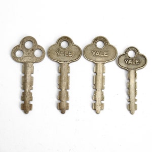 4 Vintage Saw Tooth Keys, Yale and Independent Lock Co, Antique Key Lot ...