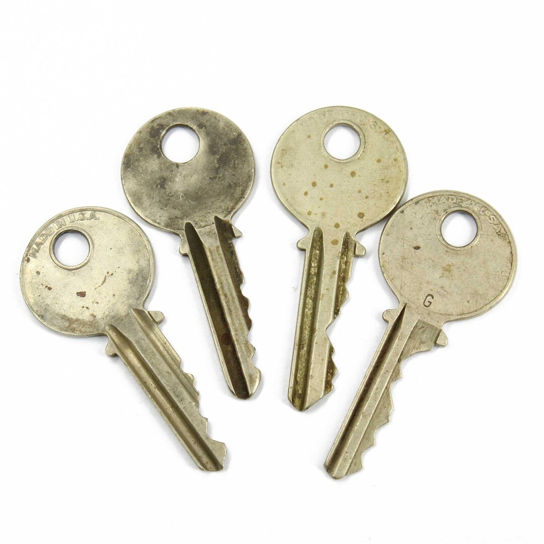 Vintage Yale Keys, Lot of 4 for DIY Charms & Pendants, Perfect for ...