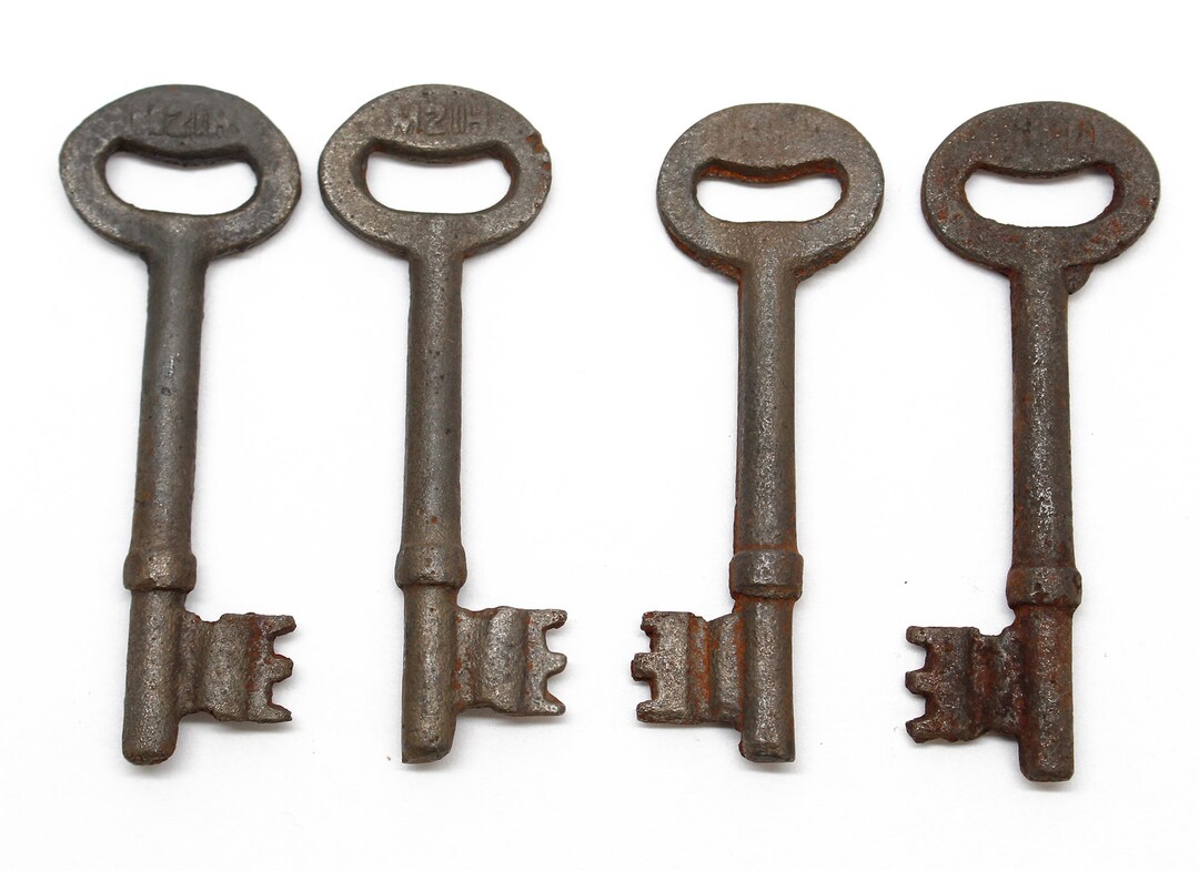 Old Skeleton Keys, Lot of 4, Rusty Old Keys for Altered Art, Steampunk ...