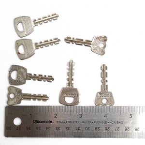 7 Vintage Master Keys, Saw Tooth Keys, Master Lock - Etsy