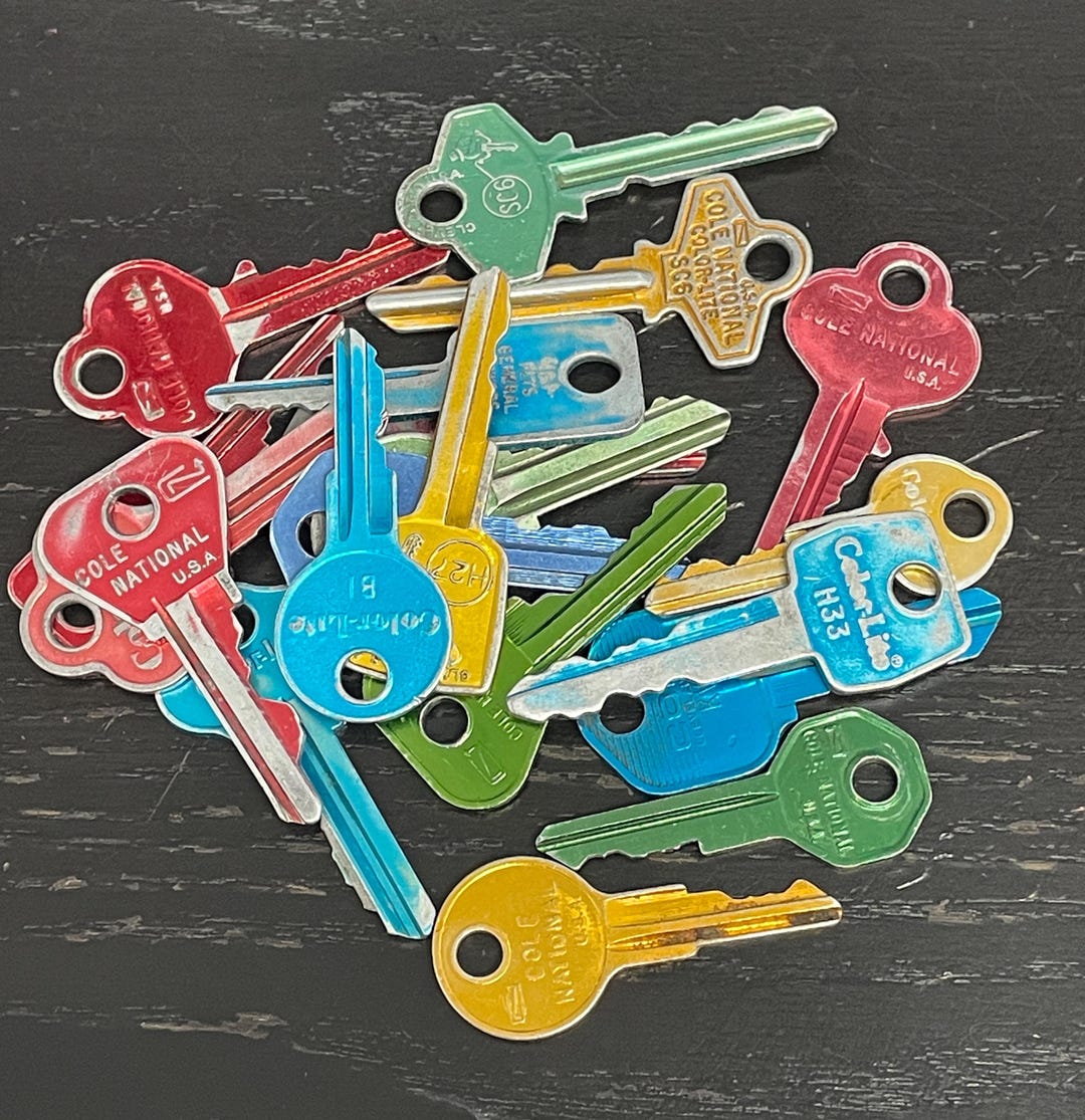 Colorful Old Keys, Lot of 25 Vintage Keys, Aluminum Keys, Keys for Art ...