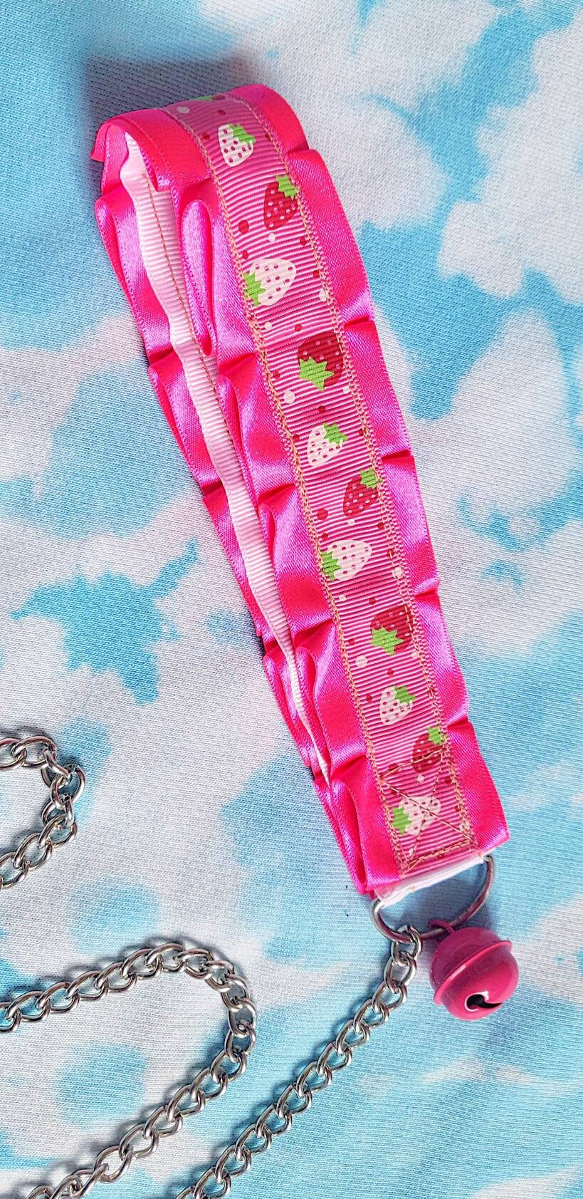 Premade Neon Pink Strawberry Choke-chain Lead tug Proof Sex Toy Master ...