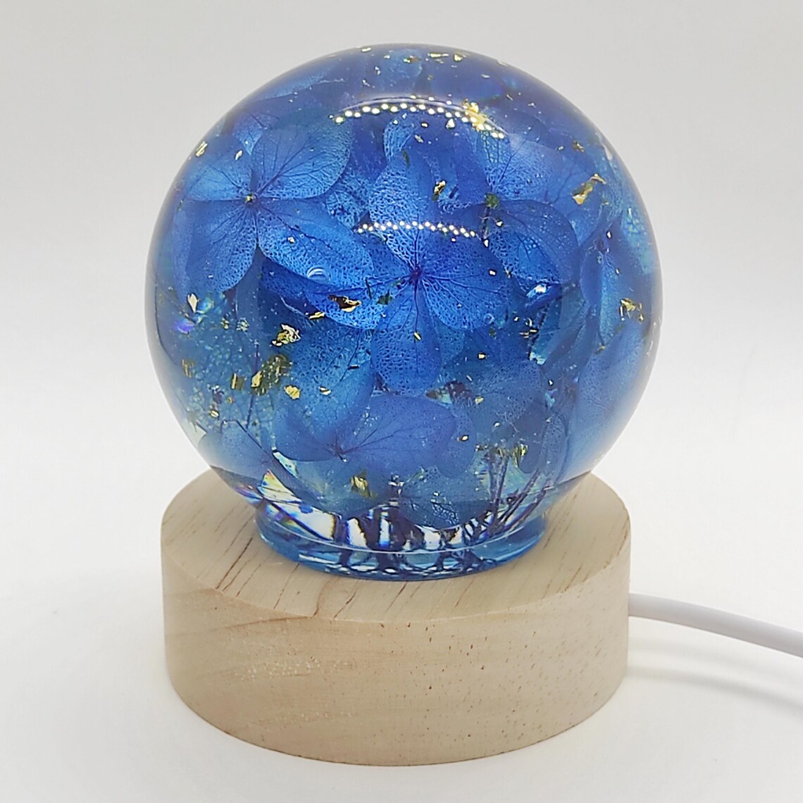 Hydrangea Resin Night Light: Botanical Globe Lamp With Gold Flakes - Etsy