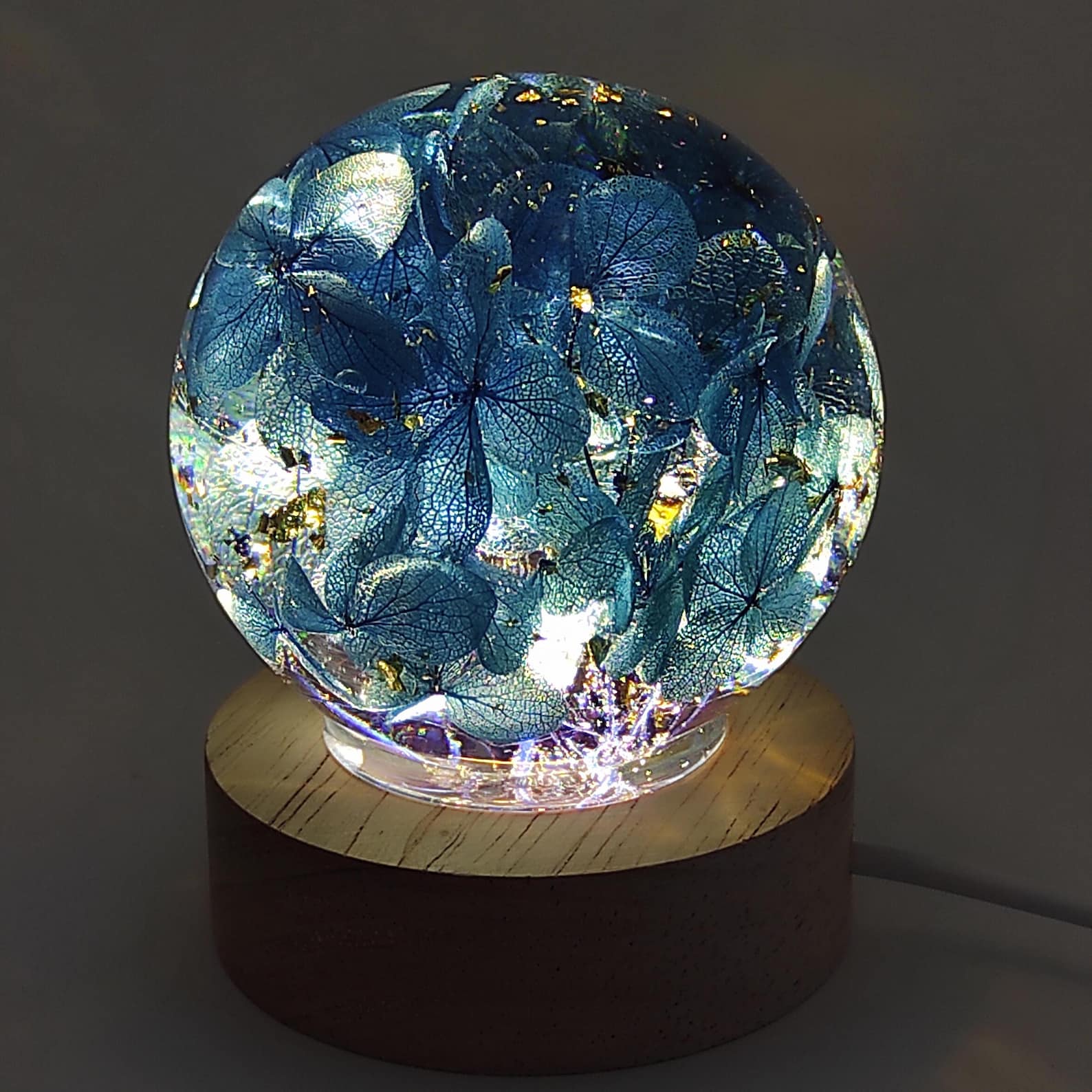 Hydrangea Resin Night Light: Botanical Globe Lamp With Gold Flakes - Etsy