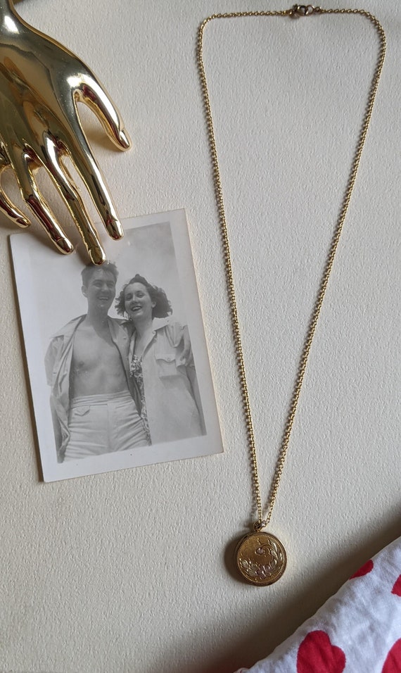 Vintage Gold and Rose Gold Floral Round Locket with P… - Gem