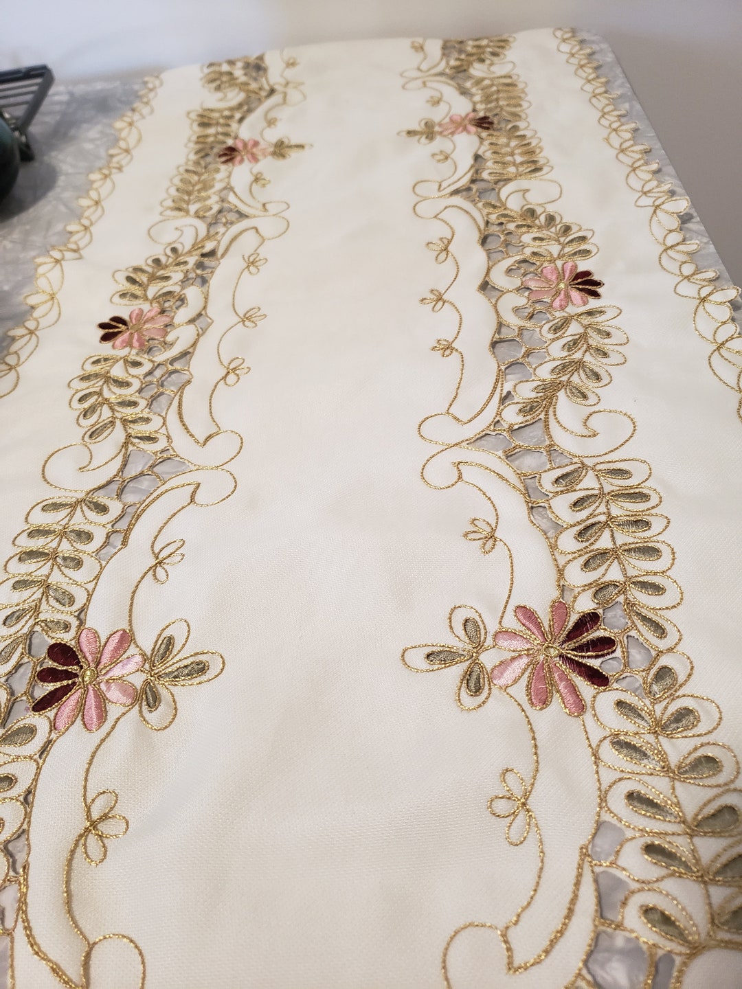 Cream Colour Synthetic Table Runner Fancy Edge Runners Gold Thread ...