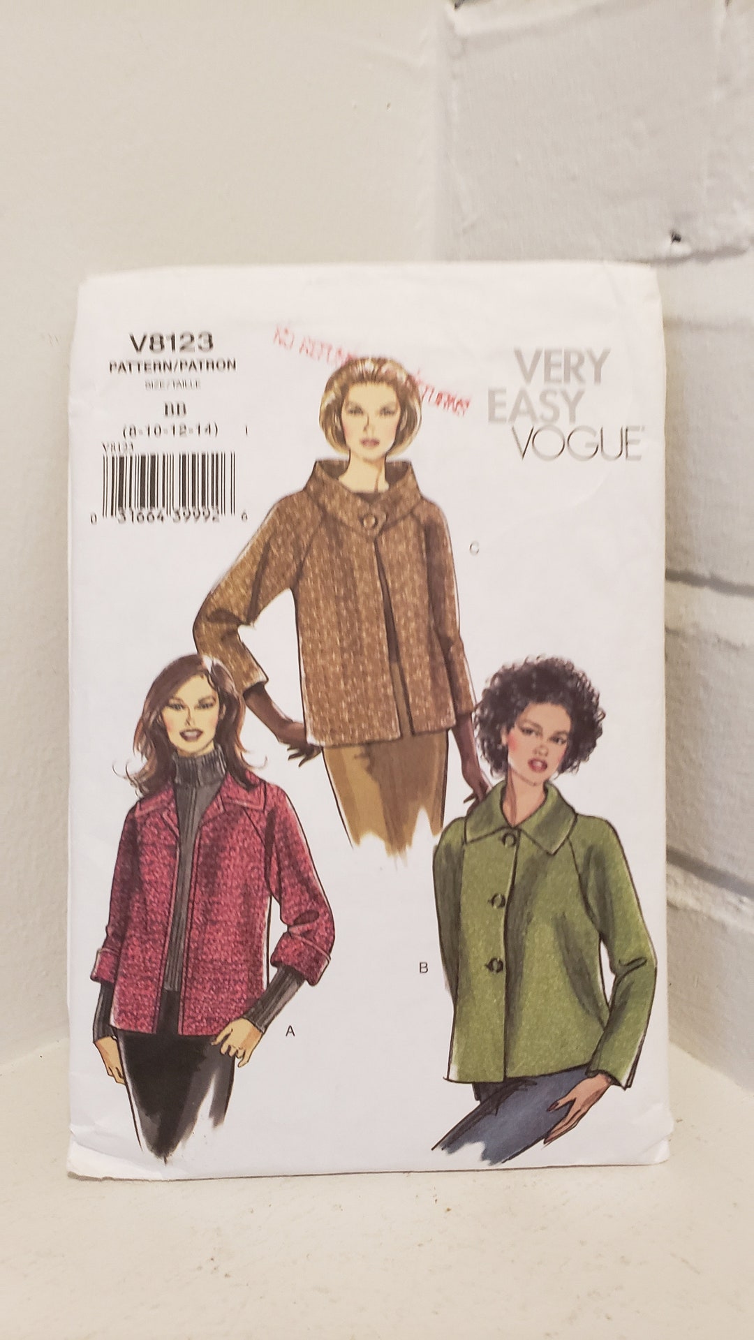 Very Easy Vogue V8123 Loose Fitting Jacket Vogue Short Vintage Jacket ...