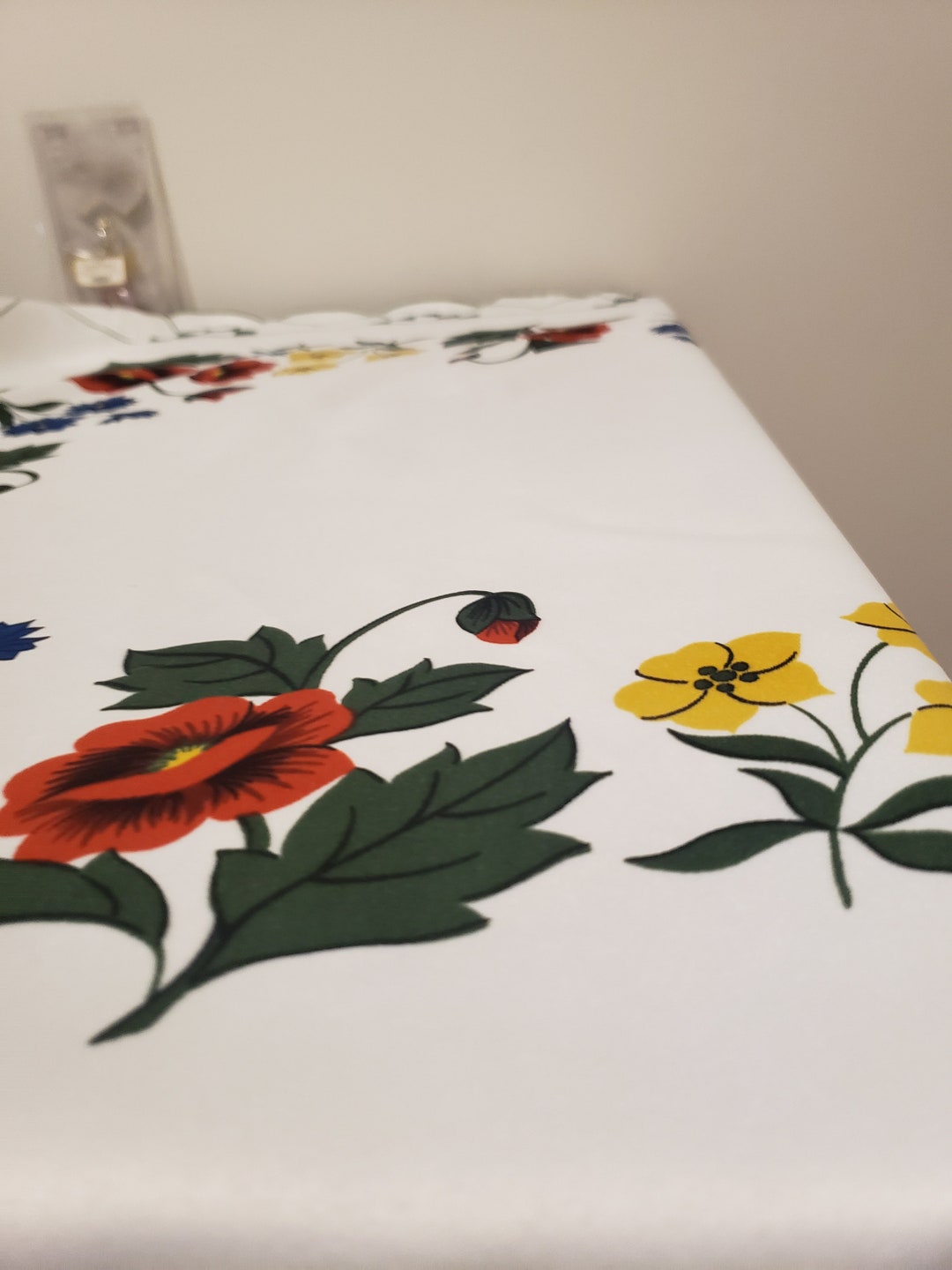 Floral Synthetic Table Cloth 24 X 24 Table Coverings Bright Floral ...
