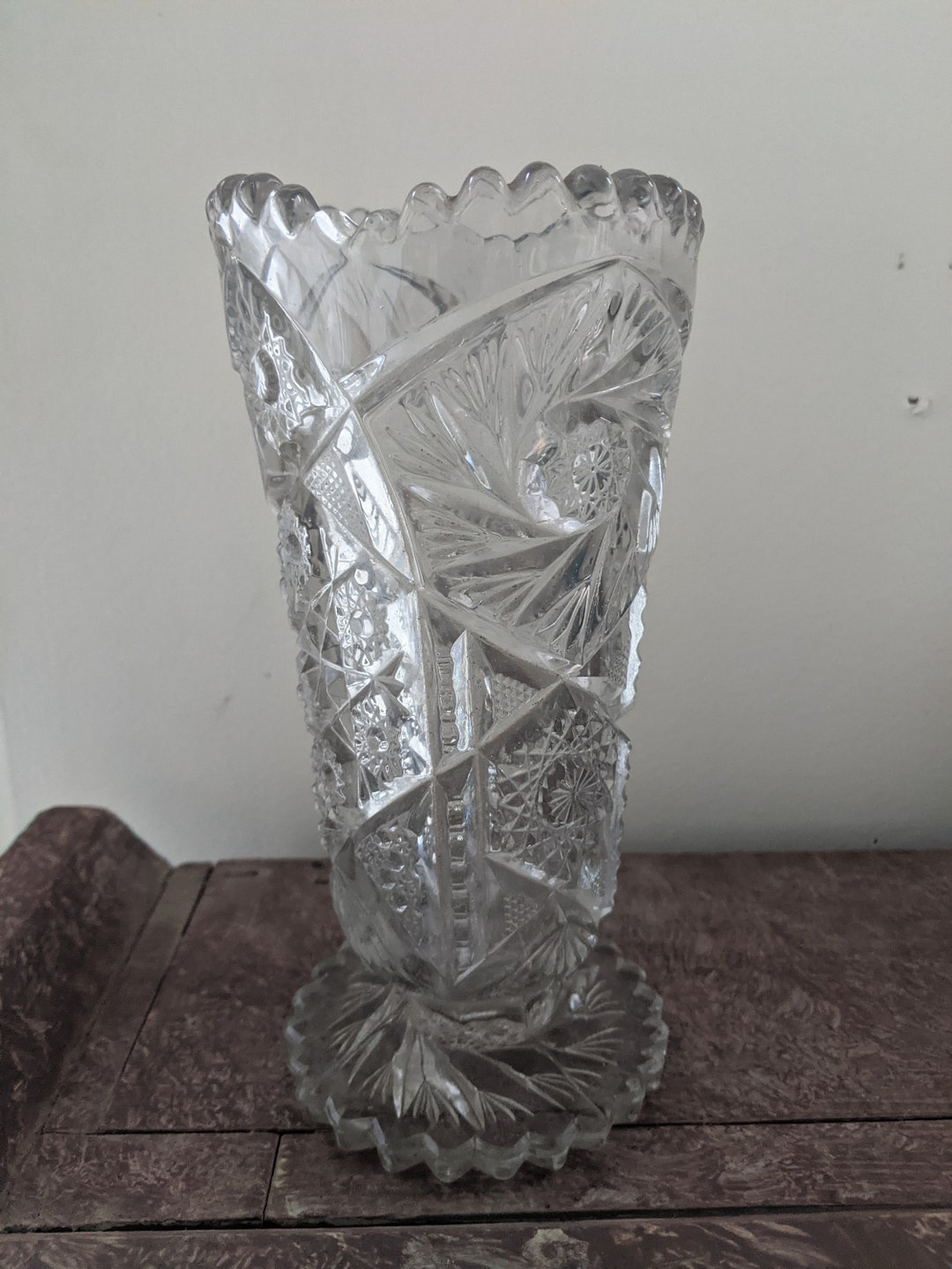 Vintage Crystal Glass Vase Decorative Collectable Glass Scalloped Glass ...
