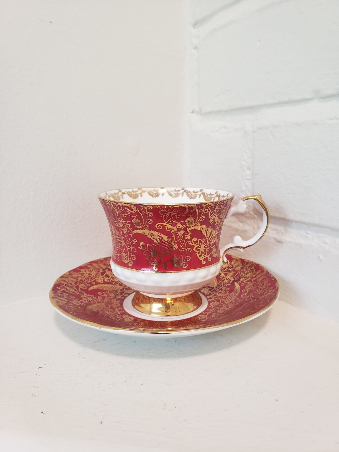 Vintage Elizabethan Tea Cup and Saucer Sovereign Tea Set Red With Heavy ...