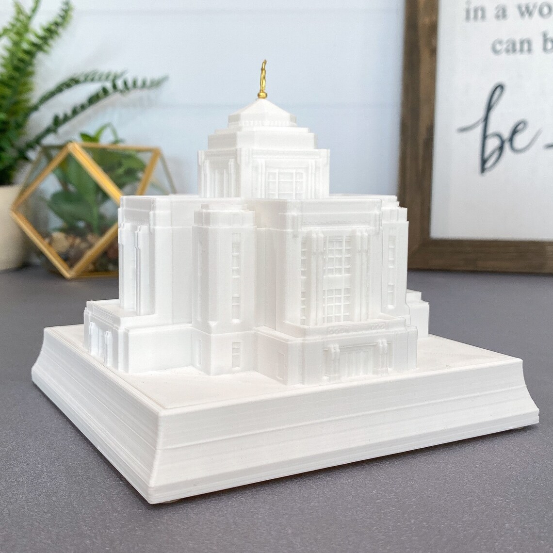 Meridian Idaho Latter-day Temple Night Light Statue - LDS - the Church ...
