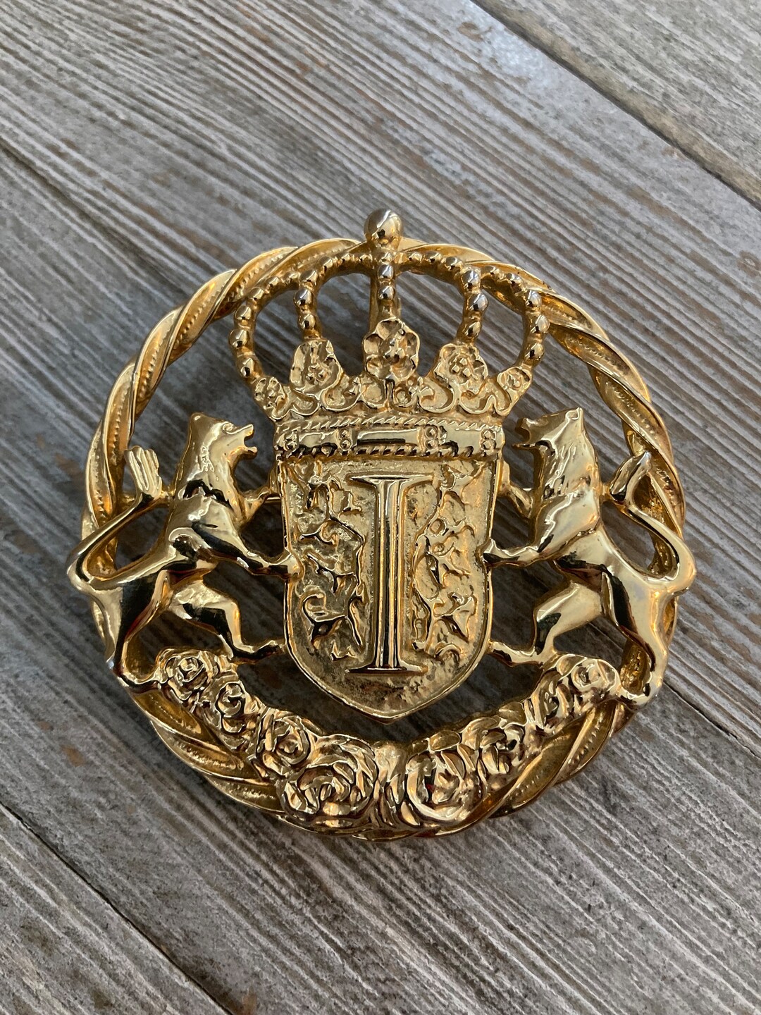 IVANA Vintage 1980's Round Gold Lion Crest Classic Statement Brooch - Etsy