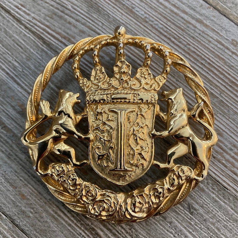 Lion Crest Brooch - Etsy