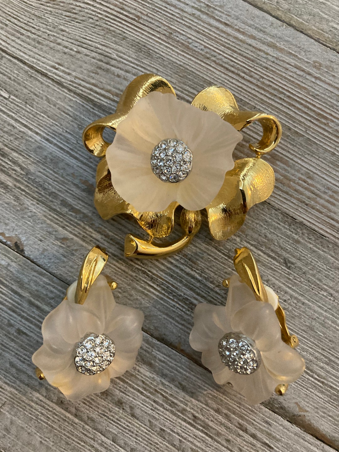 Stunning IVANA Signed Vintage 1990's Gold and Lucite Floral Statement ...