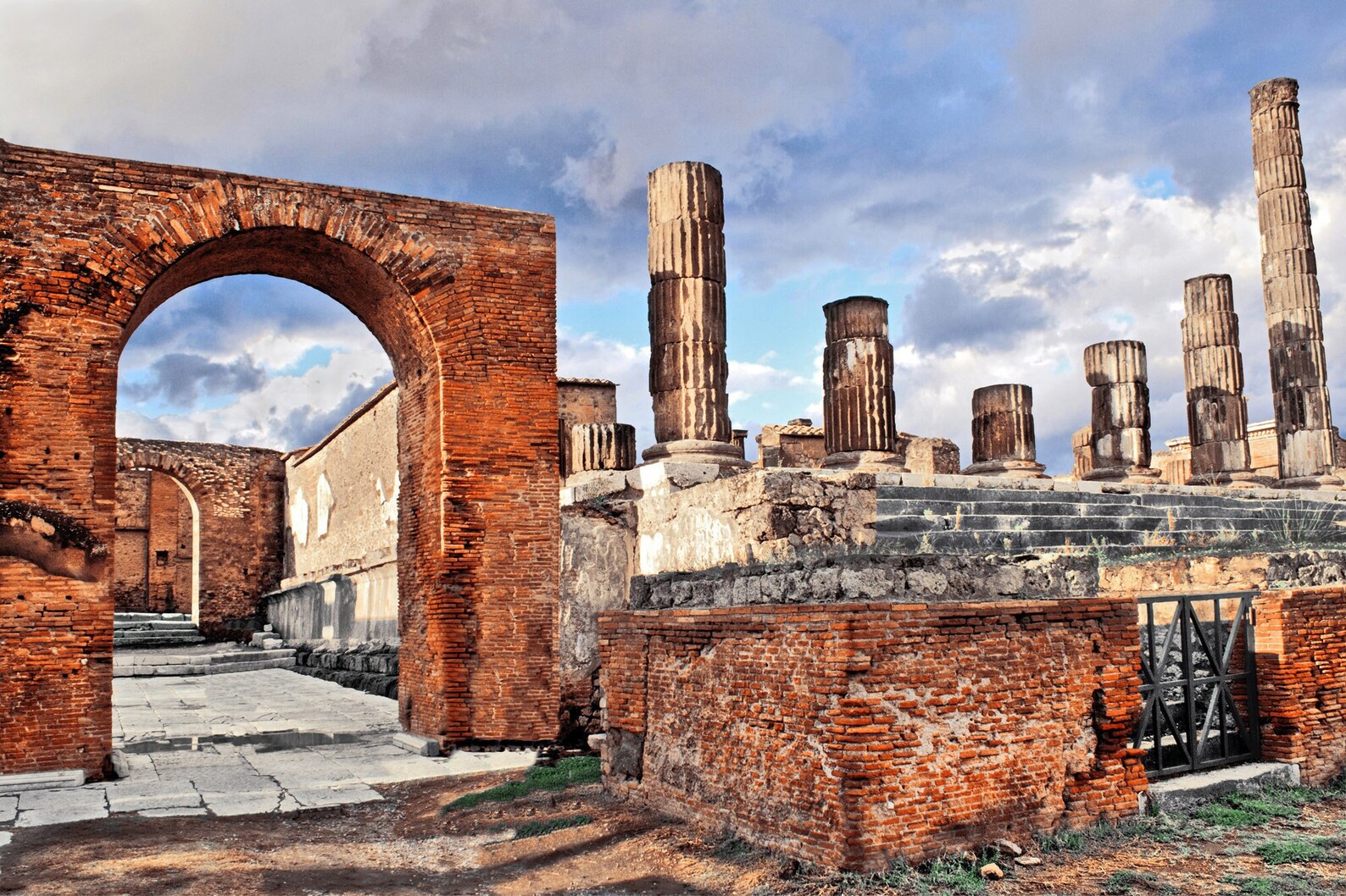 Pompeii Preserved Ancient Roman City,wall Decor Colour Pompeii Arch ...