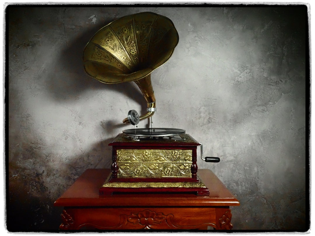 Beautiful ANTIQUE STYL Gramophone, Phonograph New Working Record Player ...