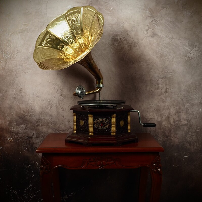 Antique Phonograph - Etsy