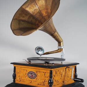 Beautiful ANTIQUE STYL Gramophone, Phonograph New Working Record Player ...