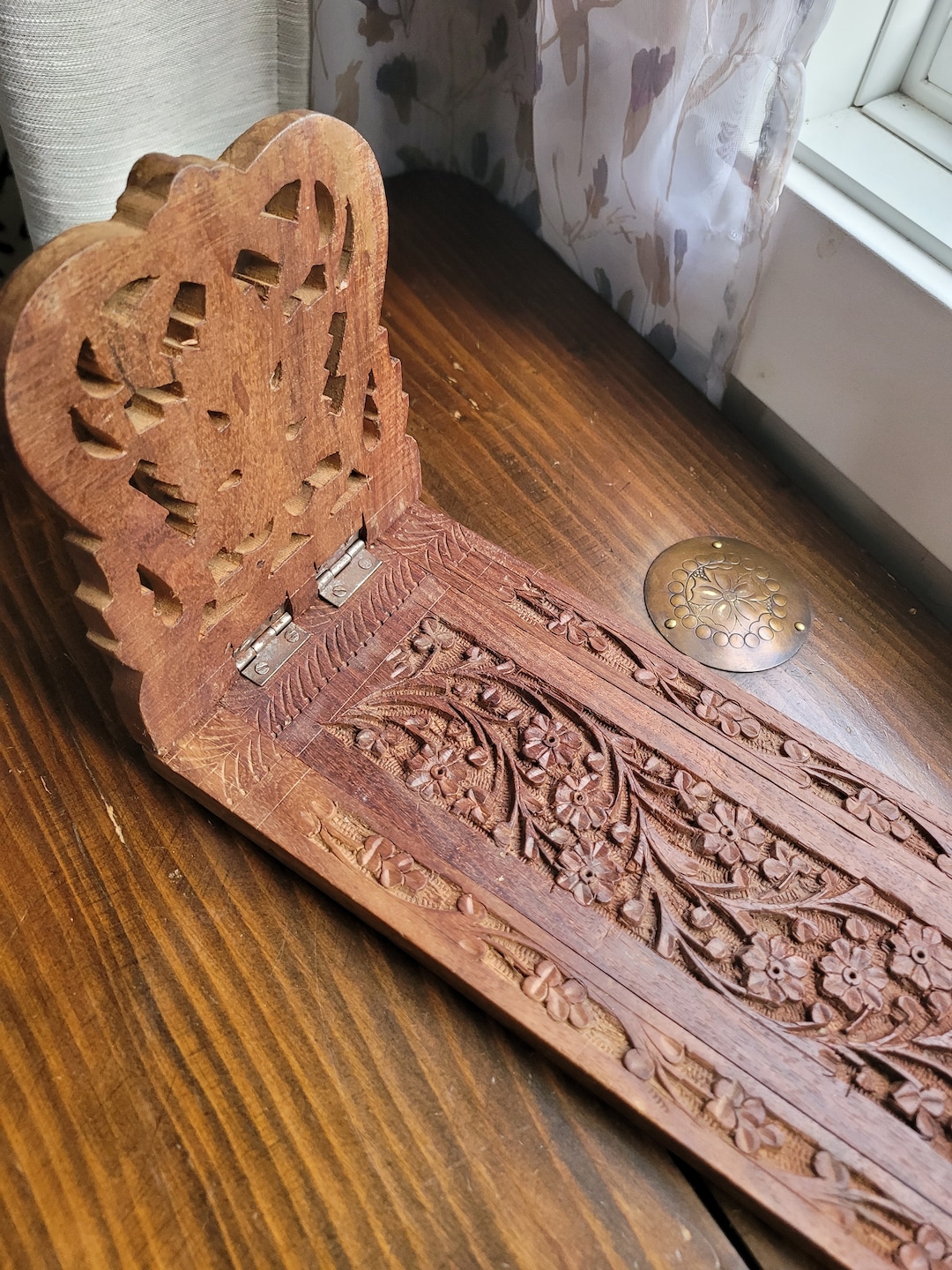 Maple Leaf Themed Wood Carved Book Support - Wood Book Mount - Book ...