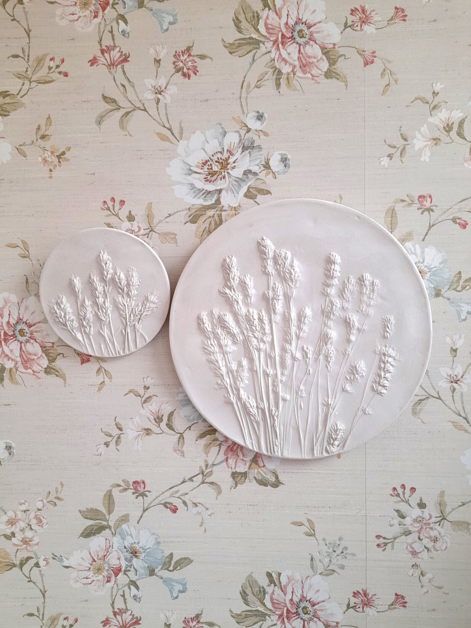 Lavender Round Plaster Cast Provence Flower Tile Floral Botanical Bas ...