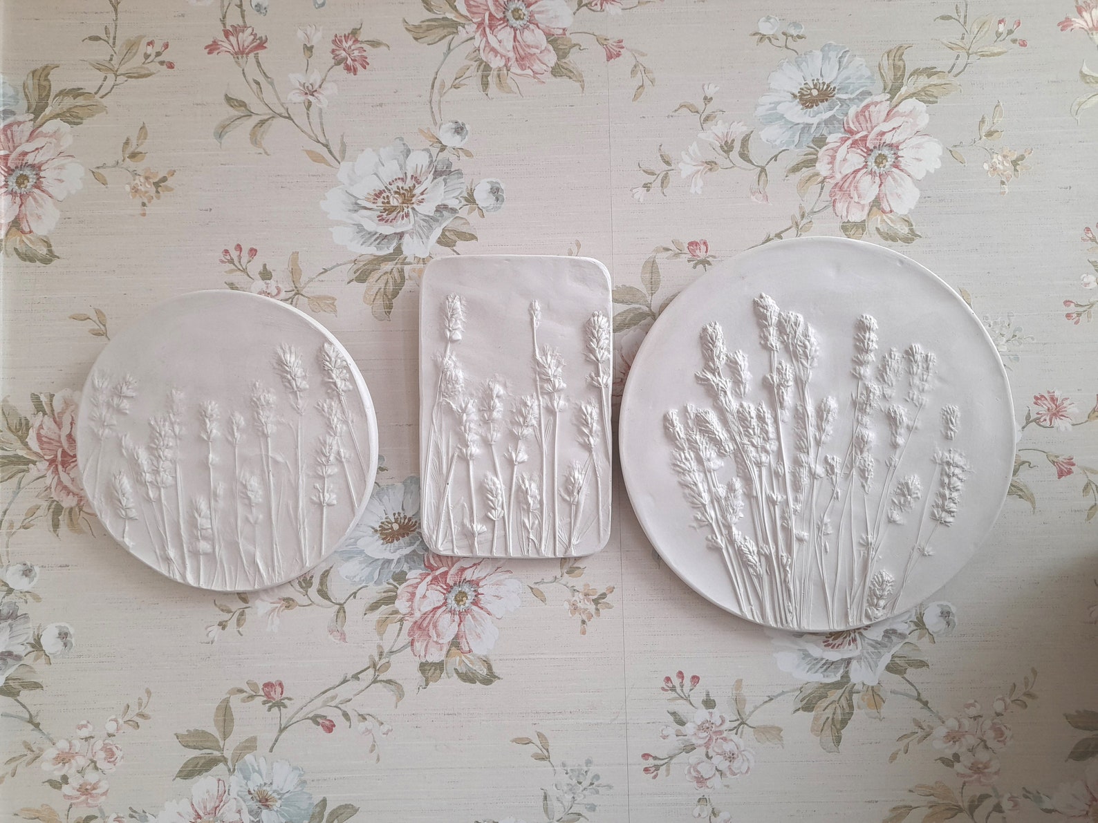 Lavender Round Plaster Cast Provence Flower Tile Floral Botanical Bas ...