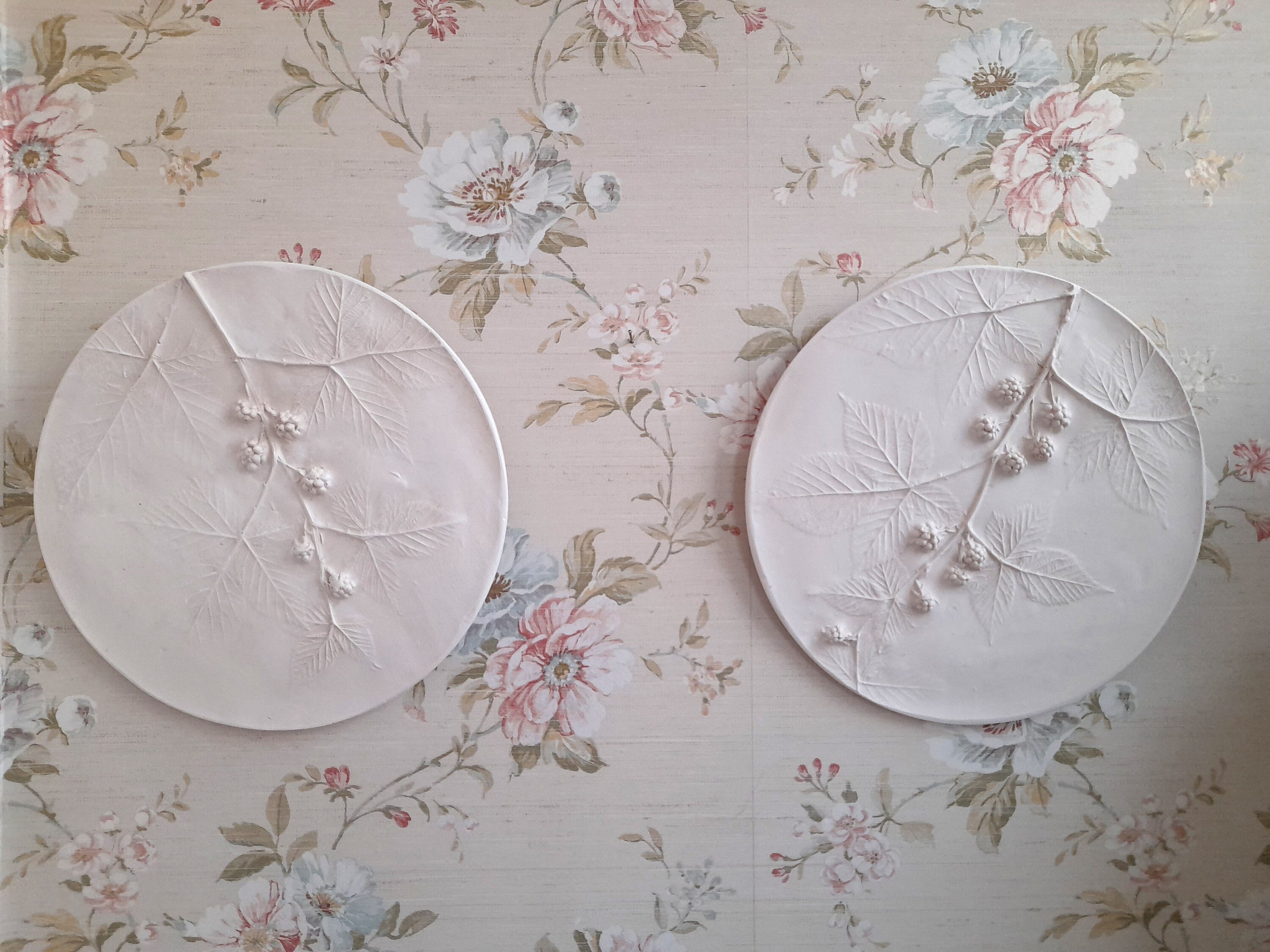 Blackberry Round Plaster Cast Berry Botanical Bas-relief Farmhouse ...