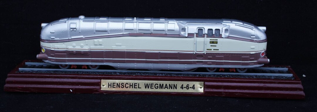 Vintage Collectors Static Model Steam Train. Vintage Model Railway ...