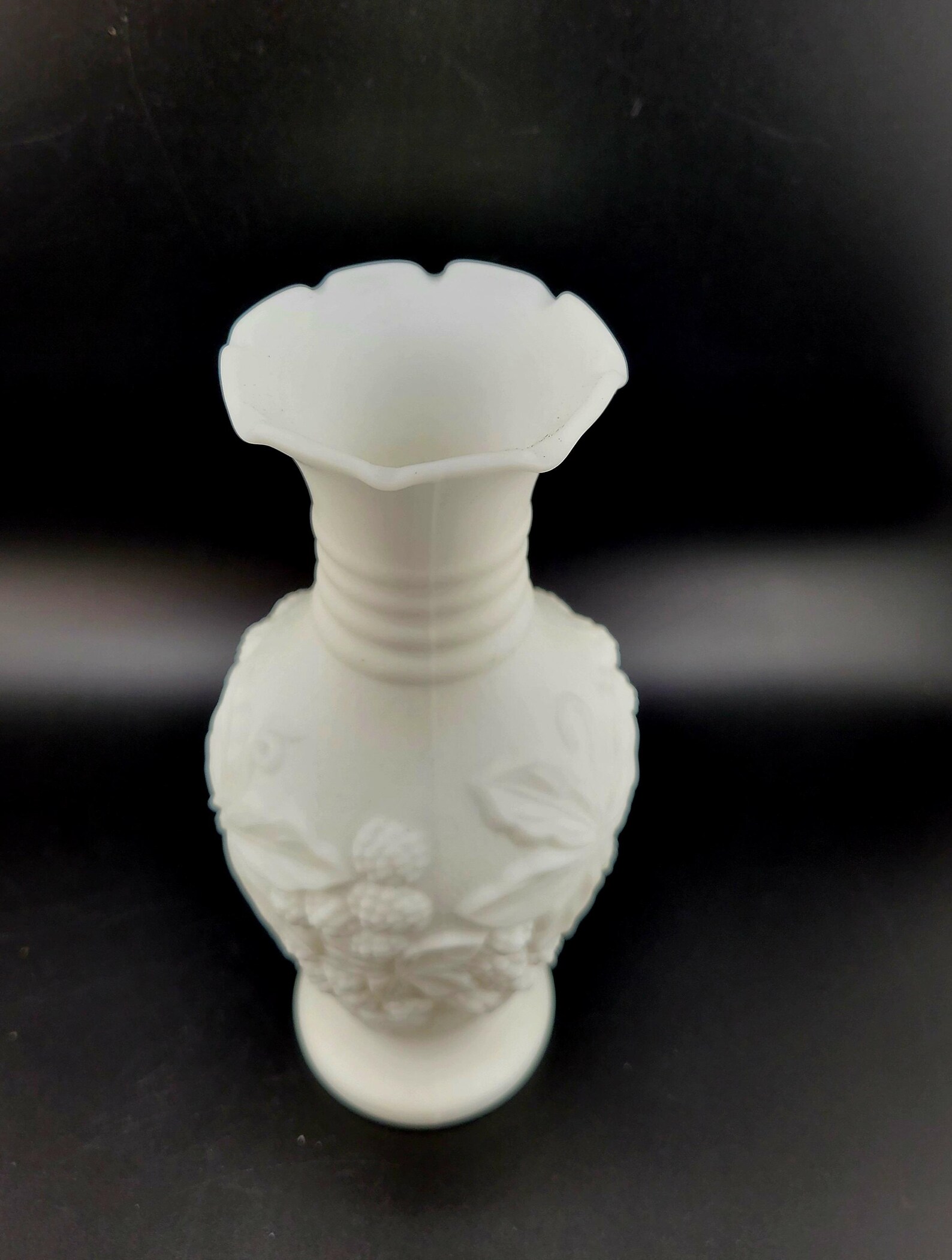 Imperial Loganberry Glass Vase, Vintage Flower Vase, 3D Flowers, White ...