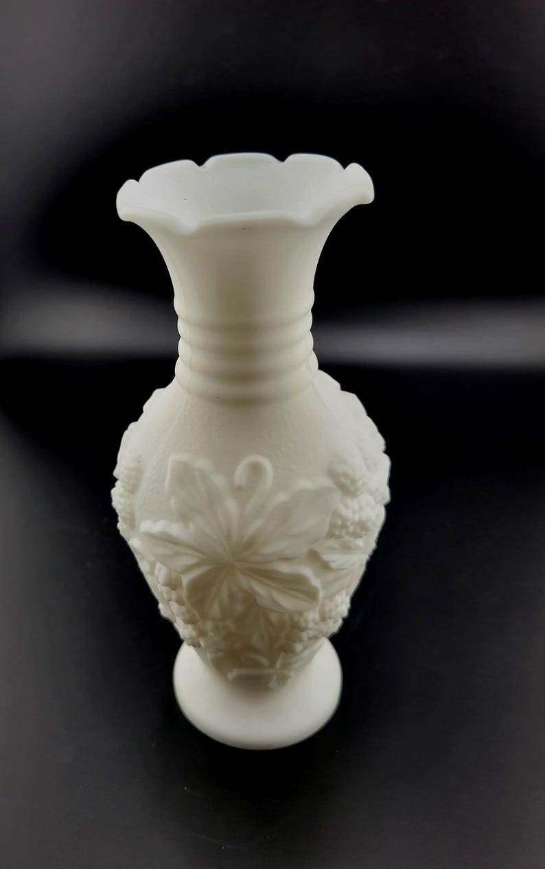 Imperial Loganberry Glass Vase, Vintage Flower Vase, 3D Flowers, White ...