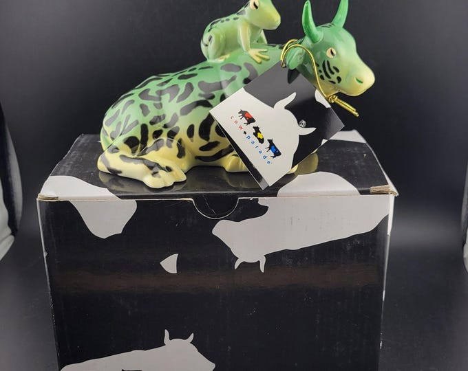 Frog Cow, Parade of Mother Frog Cow, Green Cow With Frog, Cow Parade ...