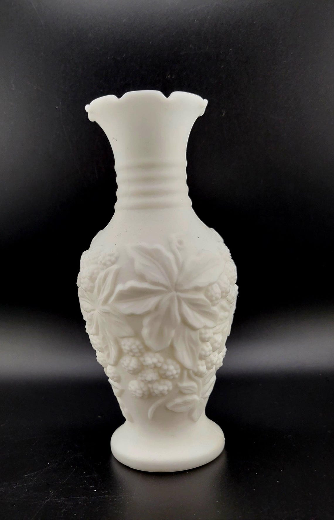 Imperial Loganberry Glass Vase, Vintage Flower Vase, 3D Flowers, White ...