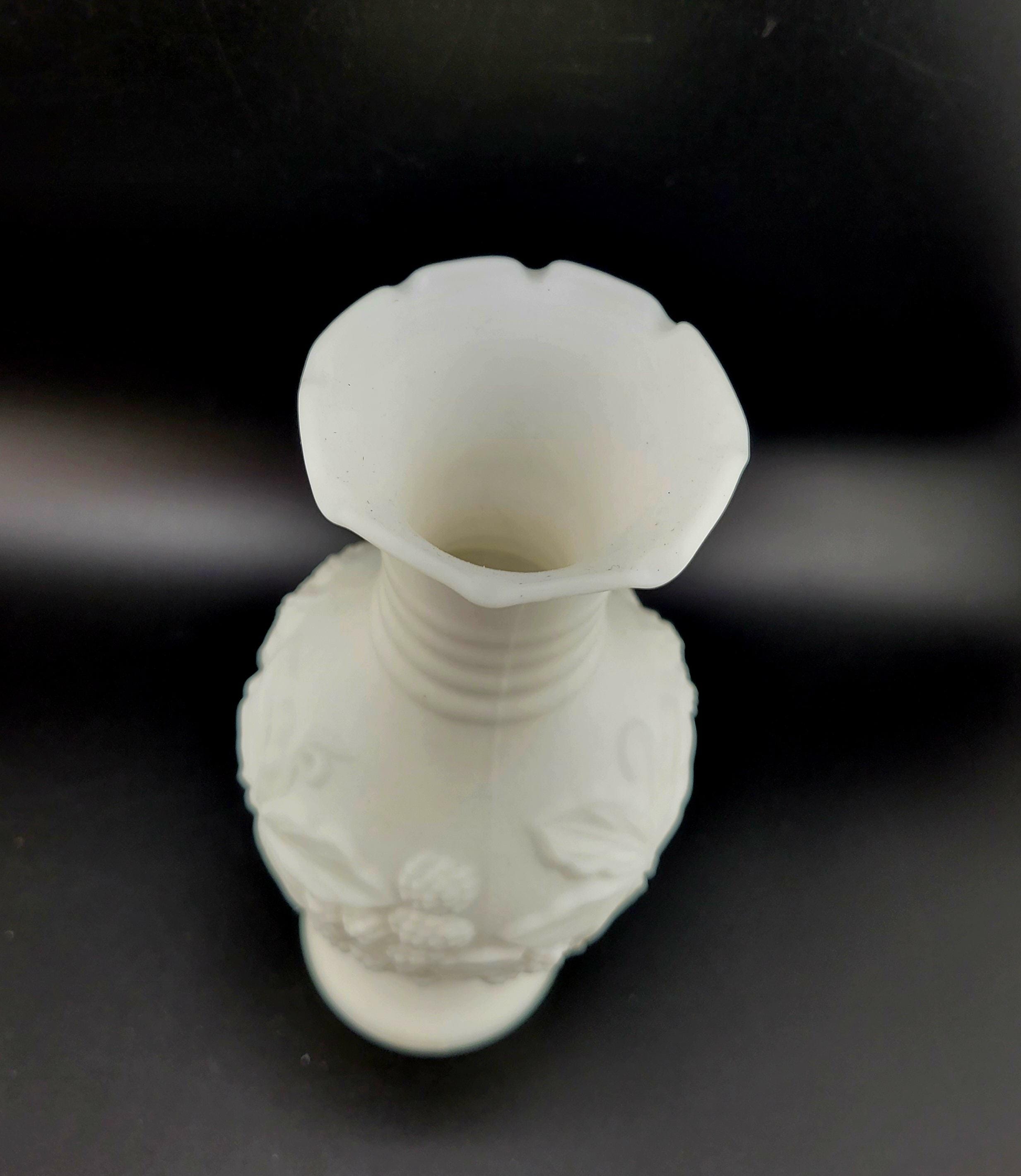 Imperial Loganberry Glass Vase, Vintage Flower Vase, 3D Flowers, White ...