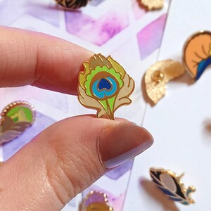 SET OF FOUR Mini Board Filler Pins Small Feather Brooch Set - Etsy