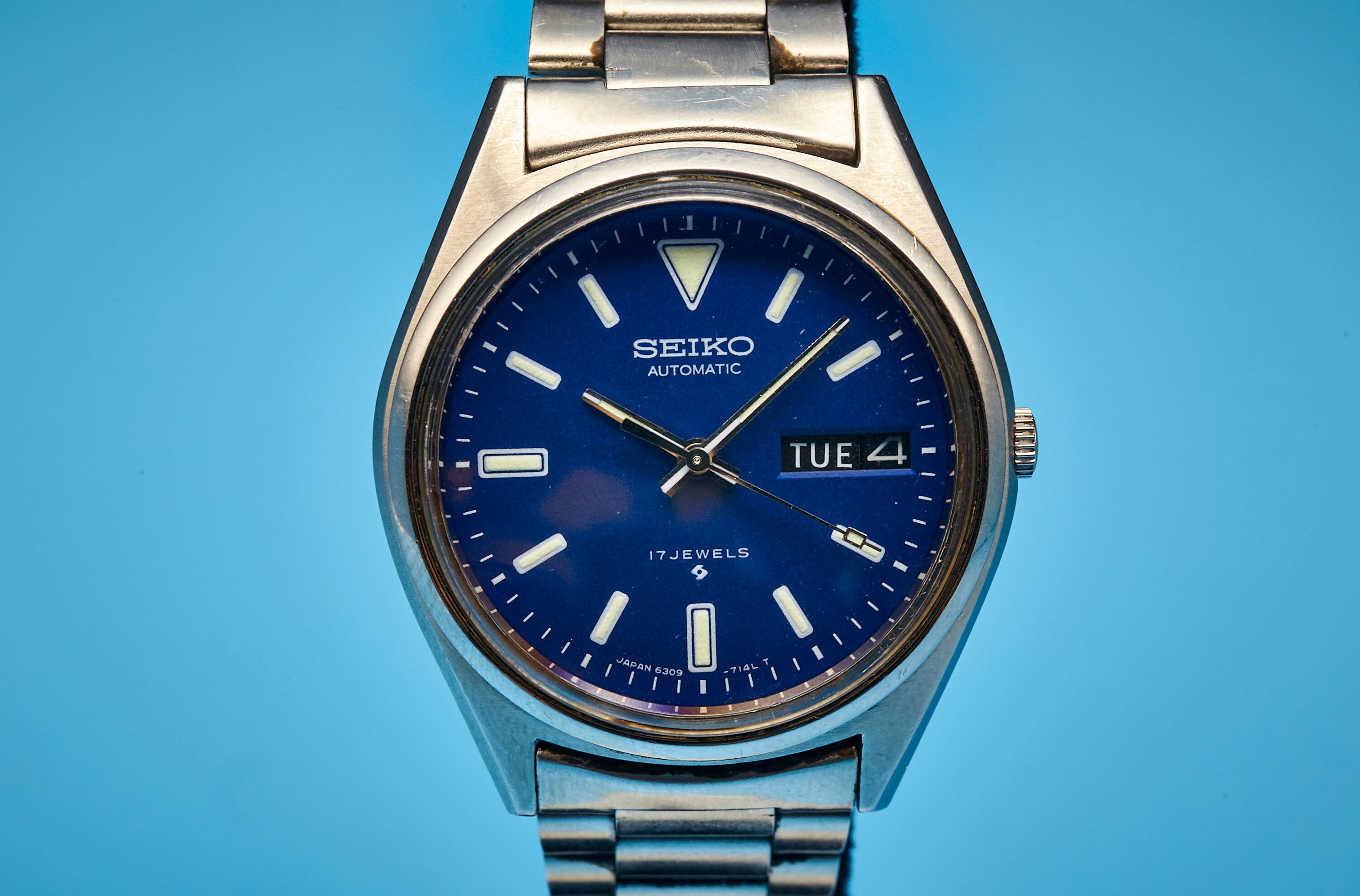 Seiko classic in Silver and Blue - 1980s Men's/Unisex Automatic Watch ...