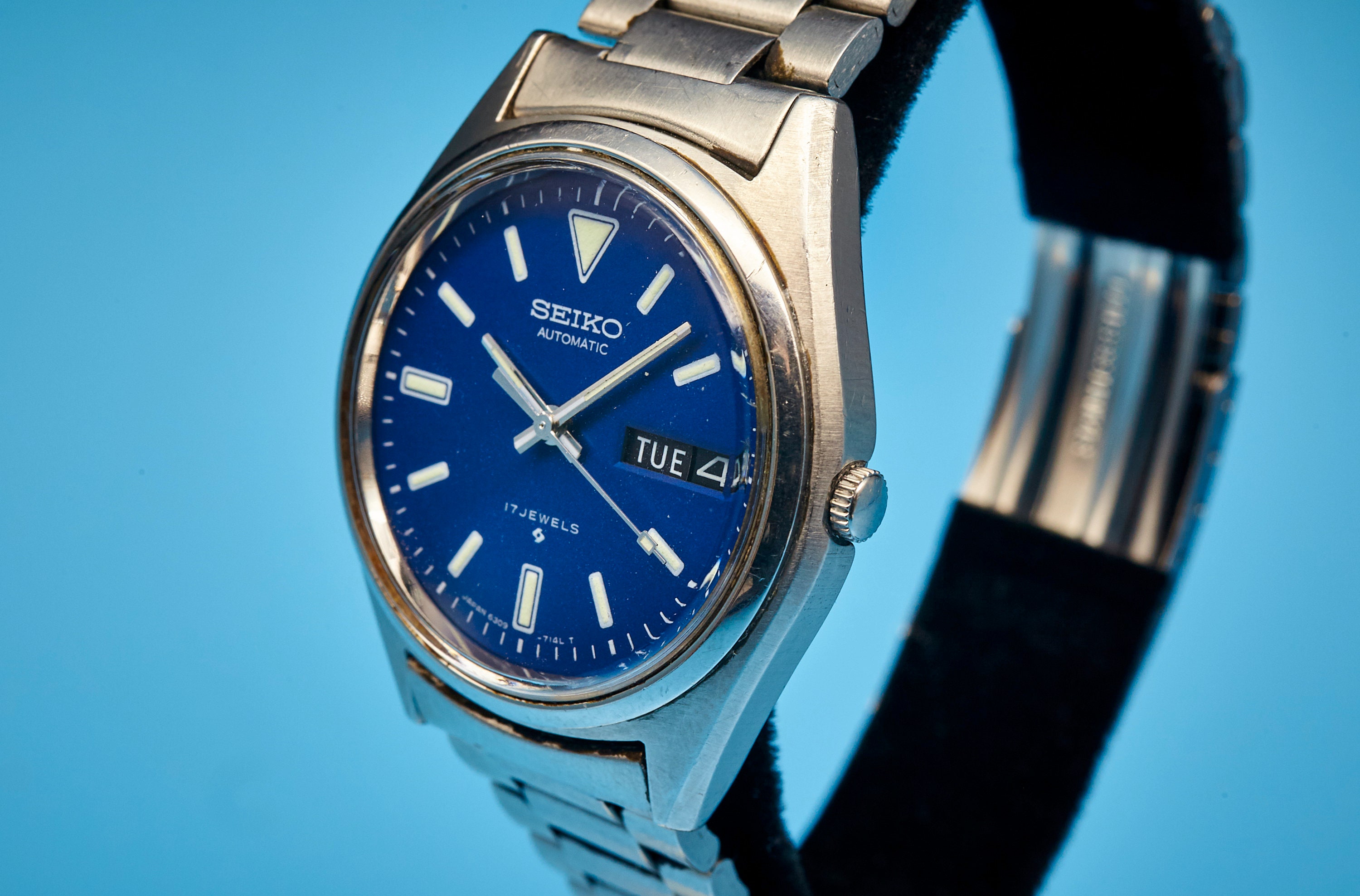 Seiko classic in Silver and Blue - 1980s Men's/Unisex Automatic Watch ...