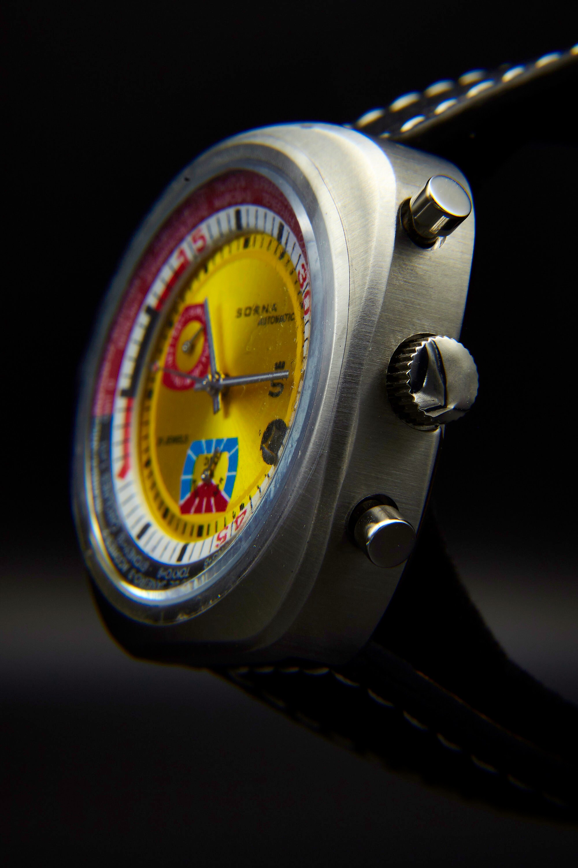 BOLD 60s-style Sorna assymetric unisex dive/yachting watch - GREEN ...