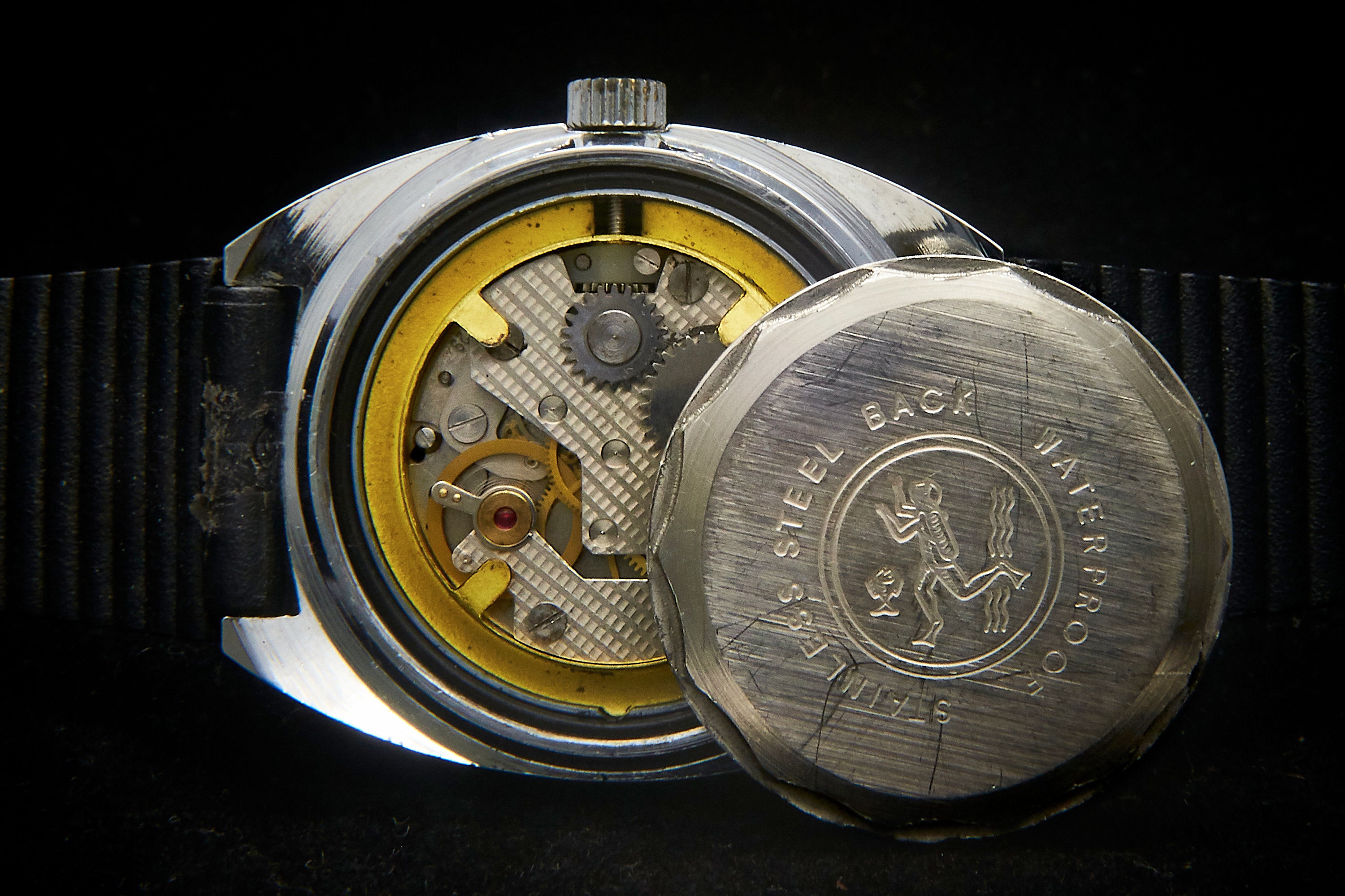 1960s French Diver Watch • Ezor (France) Plongée Mechanical Timepiece ...