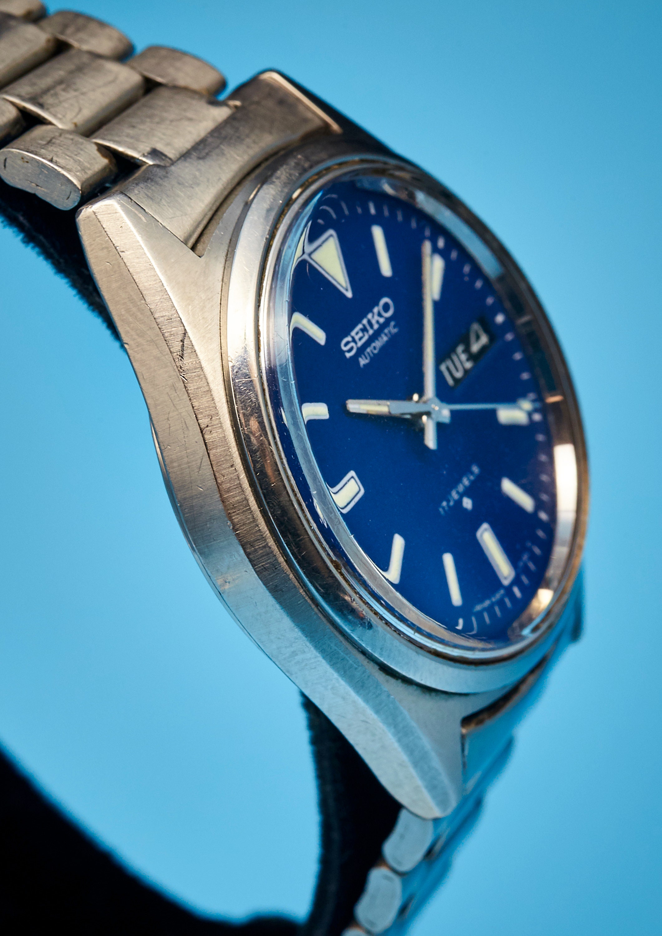 Seiko classic in Silver and Blue - 1980s Men's/Unisex Automatic Watch ...
