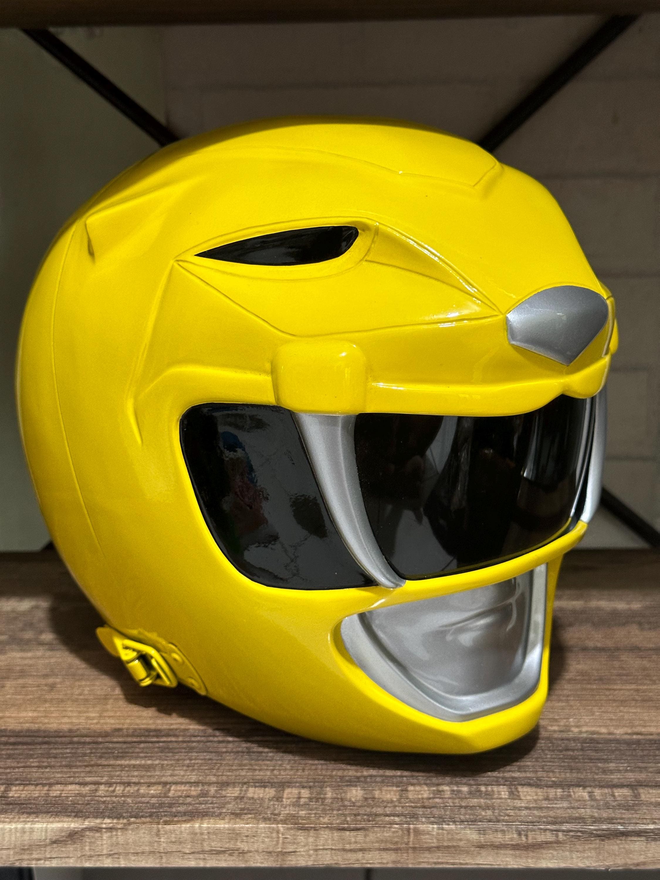 Mighty Morphin Power Rangers Yellow Ranger Helmet Lightning Collection