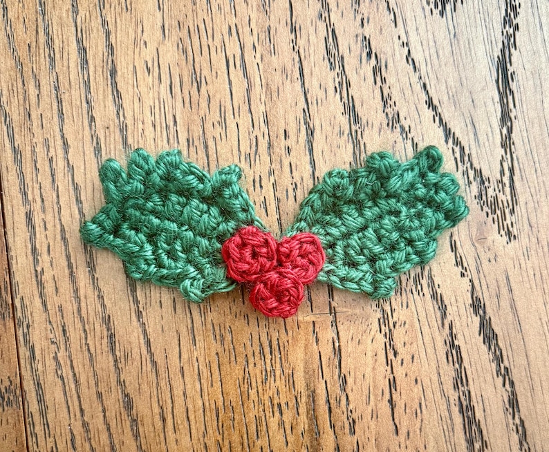 Crochet Pattern: Holly Leaf and Berries/rustic Christmas Decor/amigurui ...