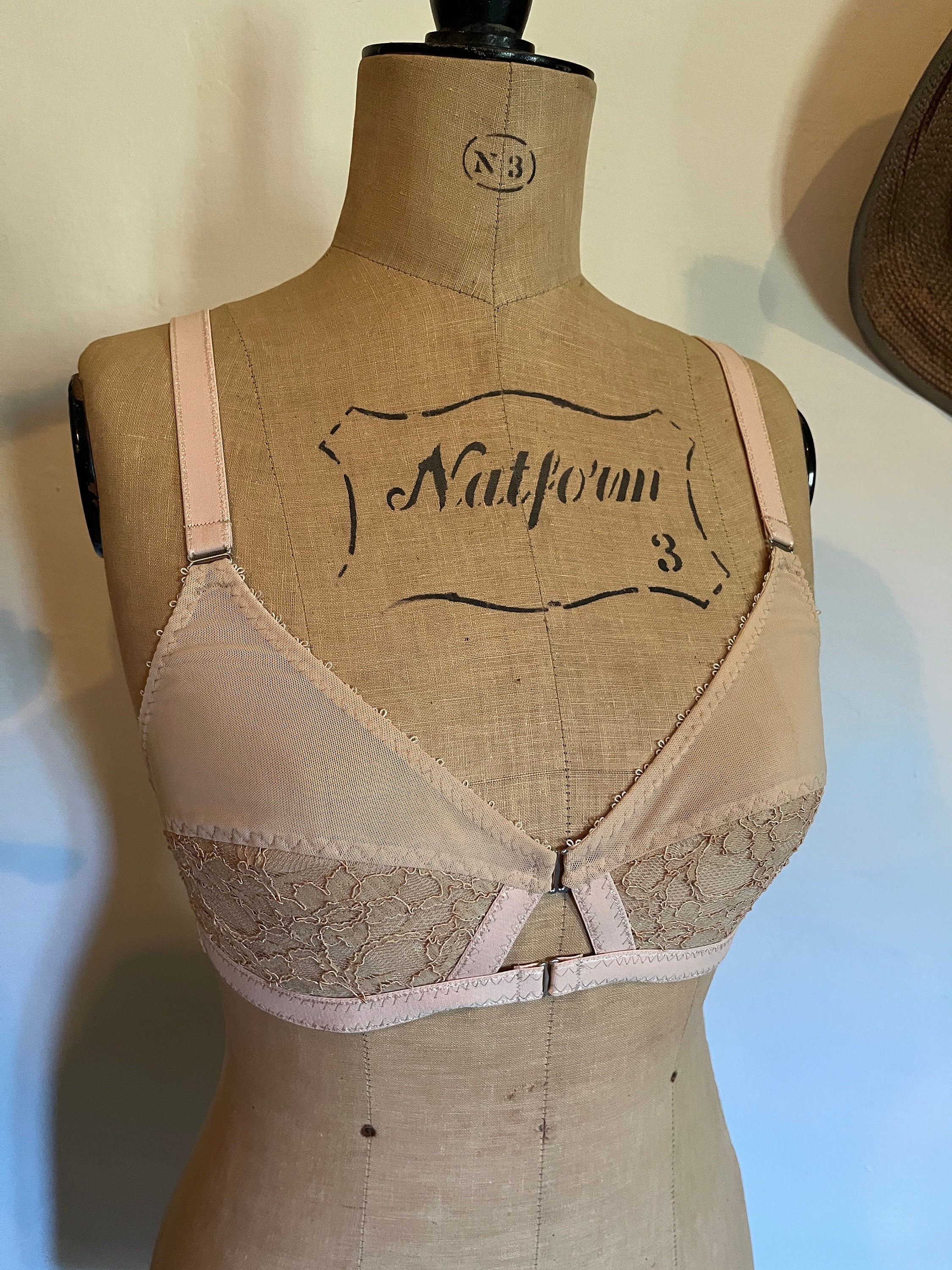 Retro 1950s Style Lace and Mesh Ladies Bra/ Brassiere 34B - Etsy