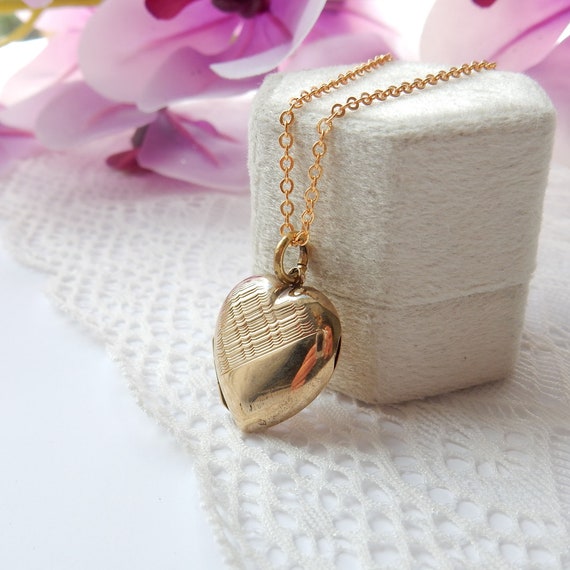 Vintage 9ct Gold Back & Front Heart Locket Chain - Gem