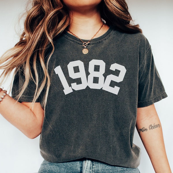 Vintage 1982 Tshirt - Etsy
