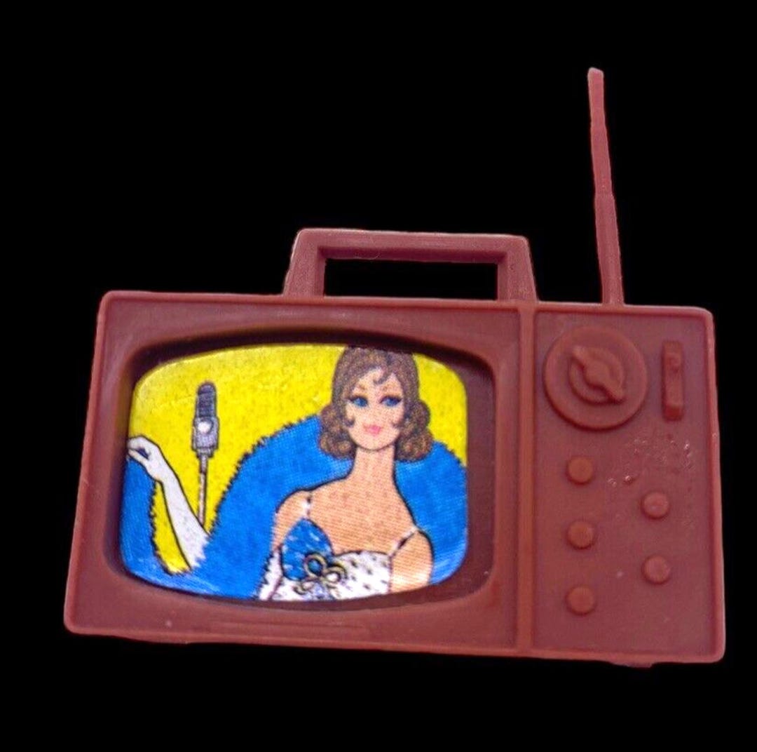 Vintage Barbie Holdin Hands TV Television Set Brown 1971 / 1972 Holding ...