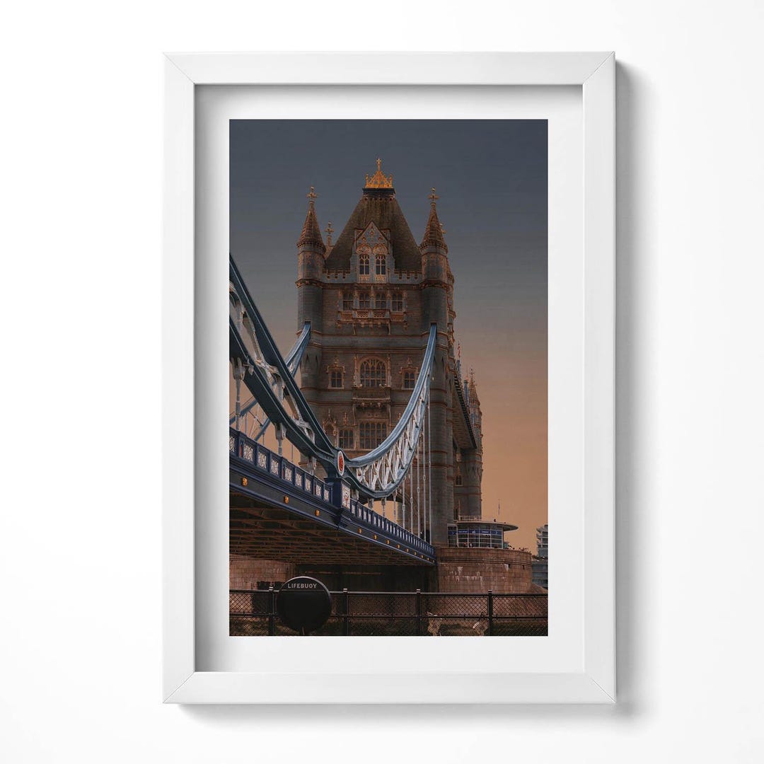 London Bridge Great Britain Wall Art in Frame, City Framed Art, Gray ...
